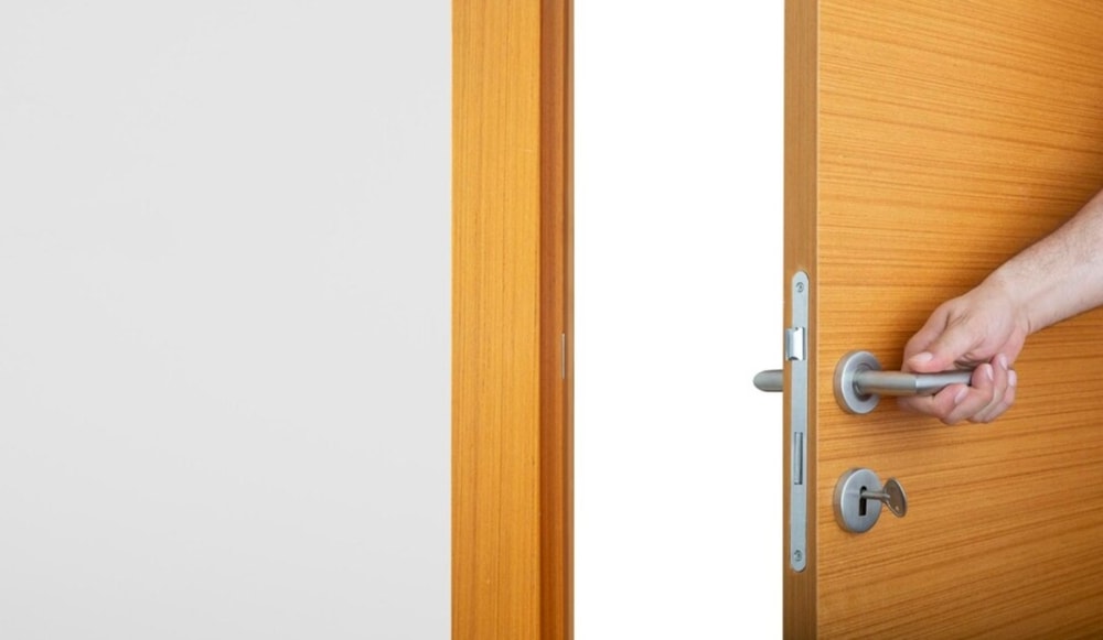 Cara Mudah Mengatasi Pintu yang Susah Ditutup