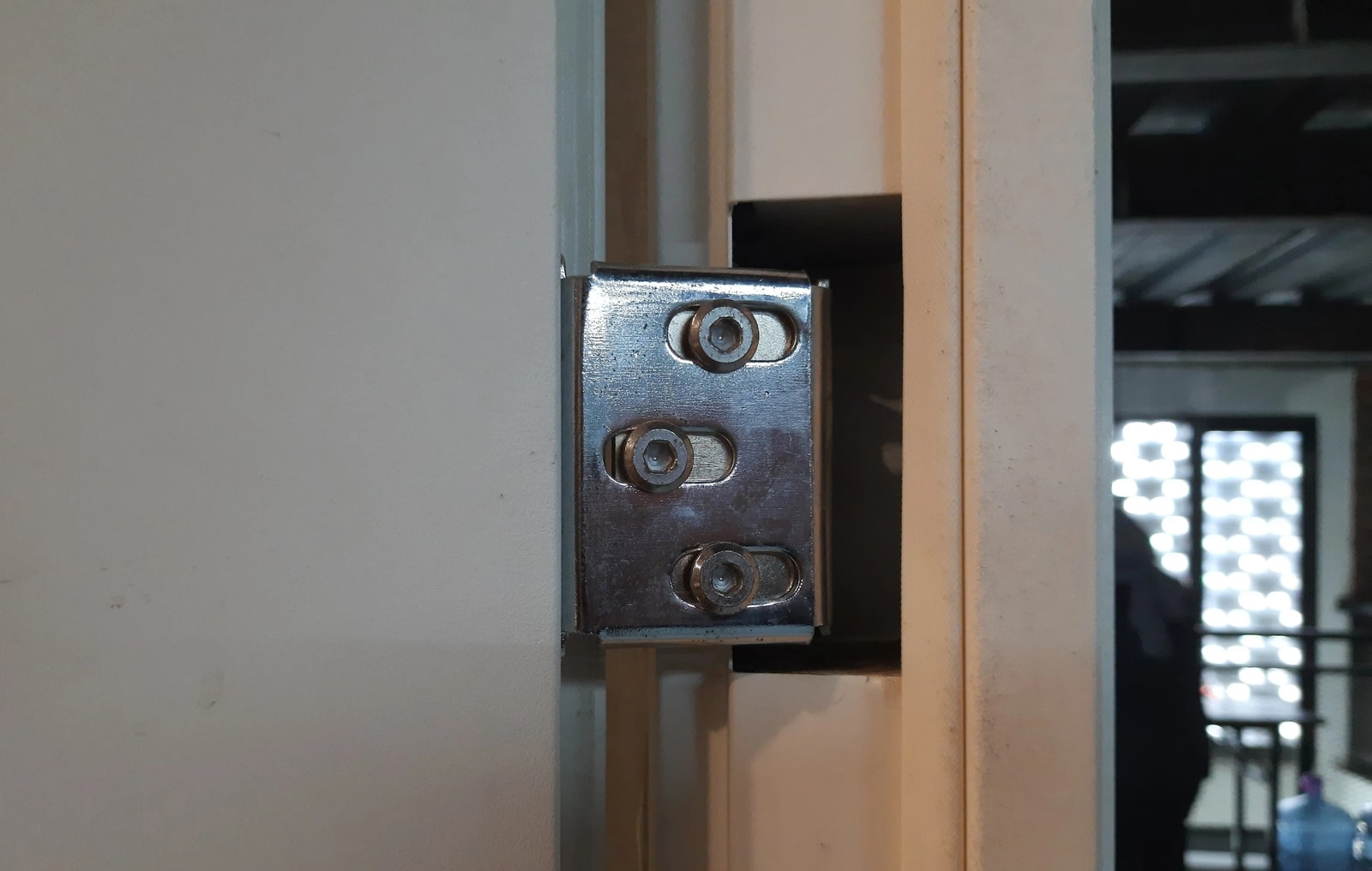 Jual Engsel Pintu Baja Ringan Serta Kenali Macam Jenisnya