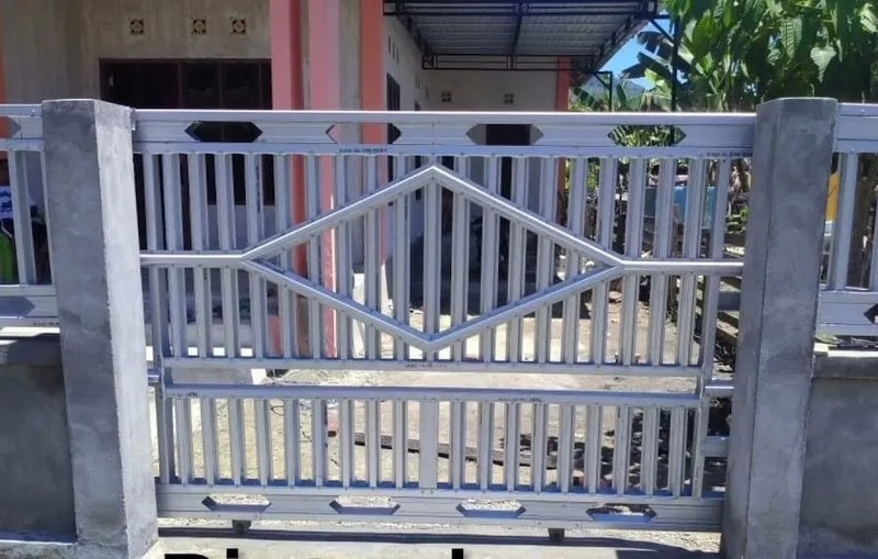 Simple Banget! Ini Cara Bikin Pintu Pagar dari Baja Ringan Model Geser